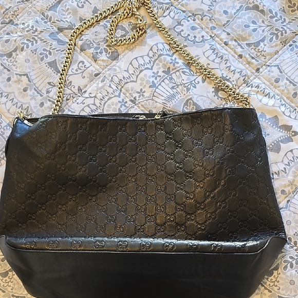 Gucci | Bags | Gucci Black And Gold Shoulder Bag With Luxurious Texture ...